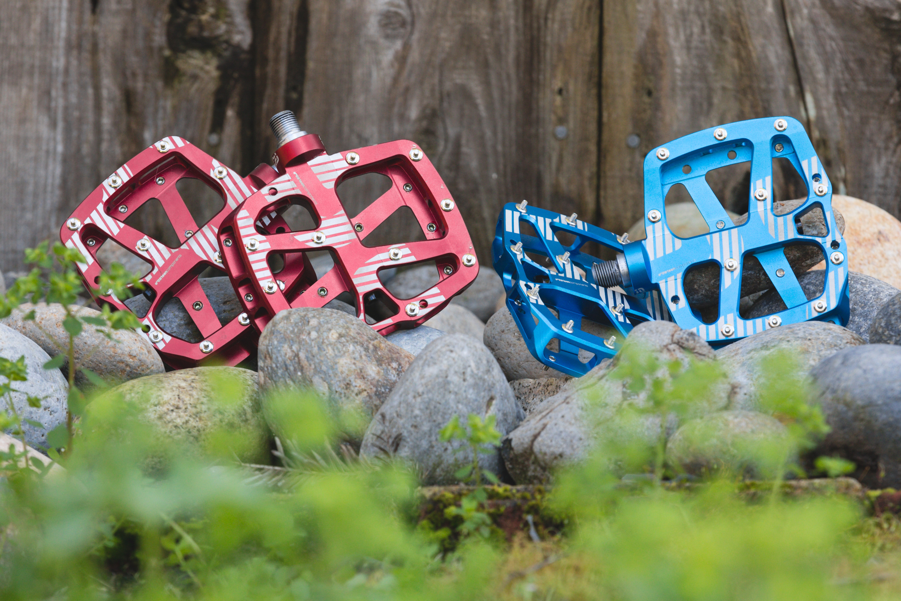 Rückkehr der Flat-Klassiker: e*thirteen präsentiert neue Pedale – eMTB-News.de