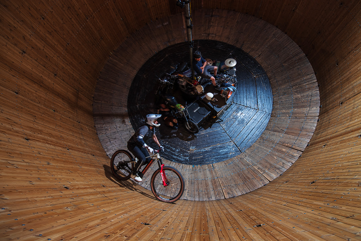 Video: Wall of Death mit dem E-Bike bezwungen – unbedingt anschauen